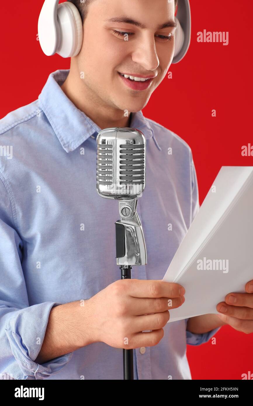 Reading text man microphone hi-res stock photography and images - Alamy