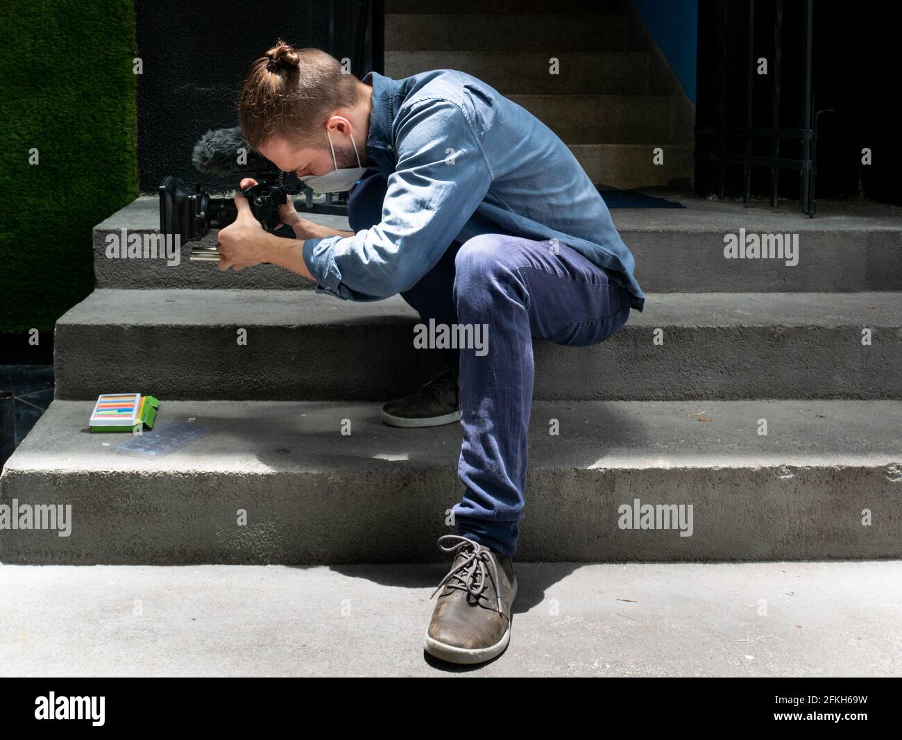 Journalist cameraman action hi-res stock photography and images - Alamy