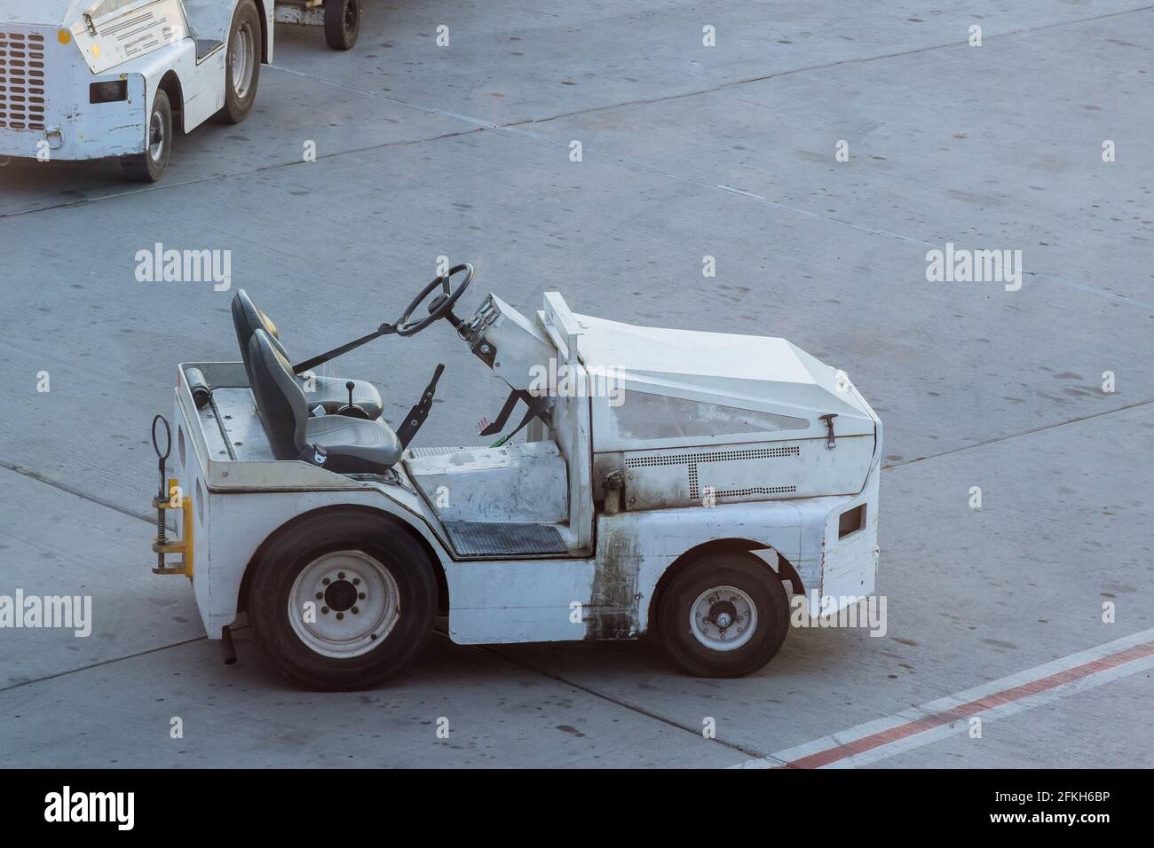Luggage carrier vehicle airport hi-res stock photography and images - Alamy