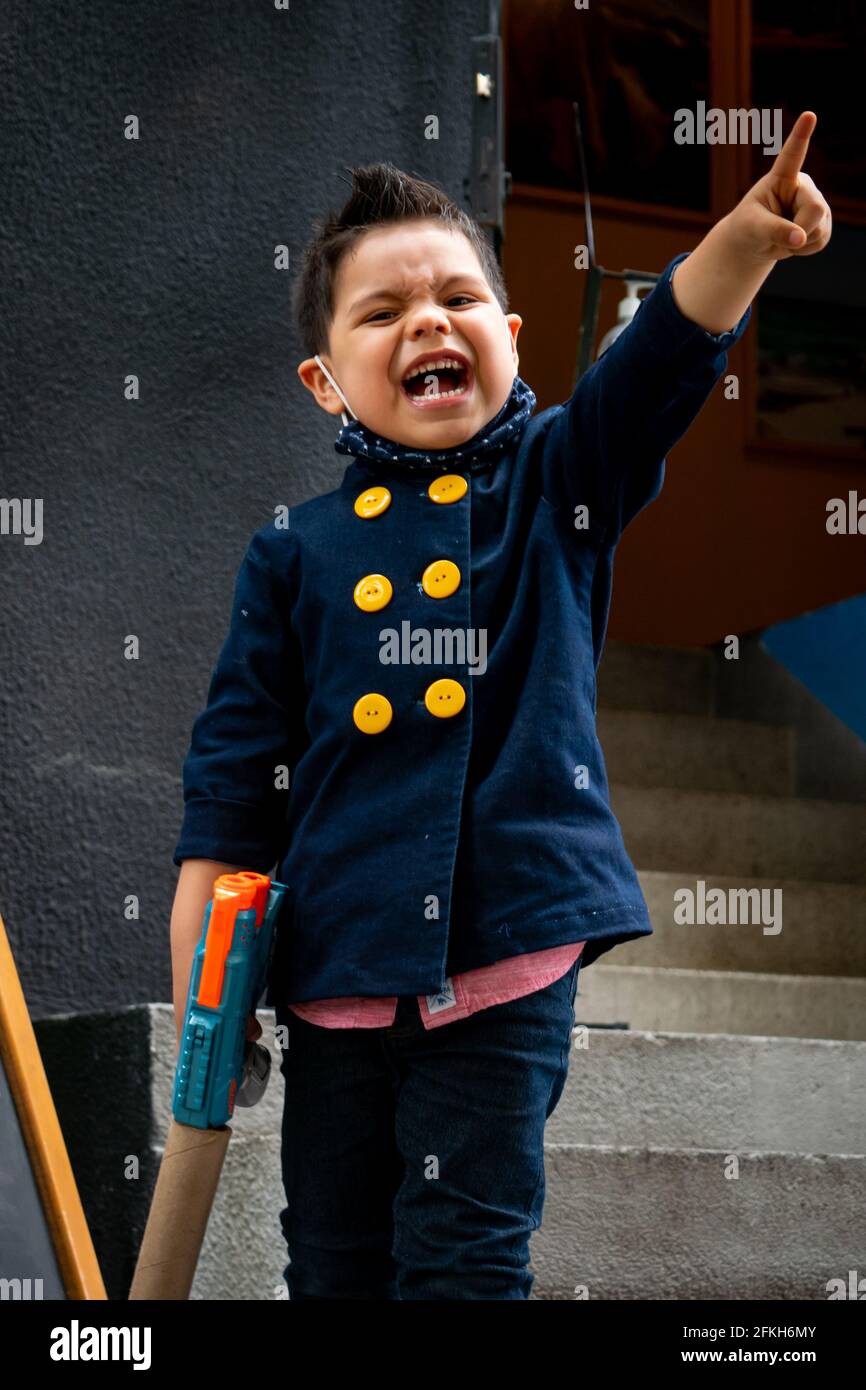 Boy pointing birds hi-res stock photography and images - Alamy