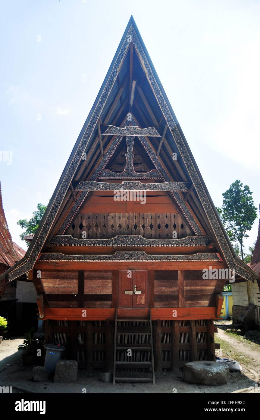 Objek Wisata Budaya Batu Kursi Raja Siallagan or Museum Huta Bolon ...