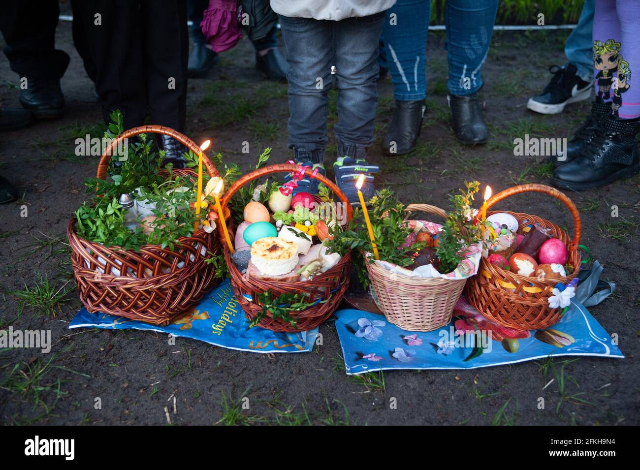 Greek baskets hi-res stock photography and images - Alamy