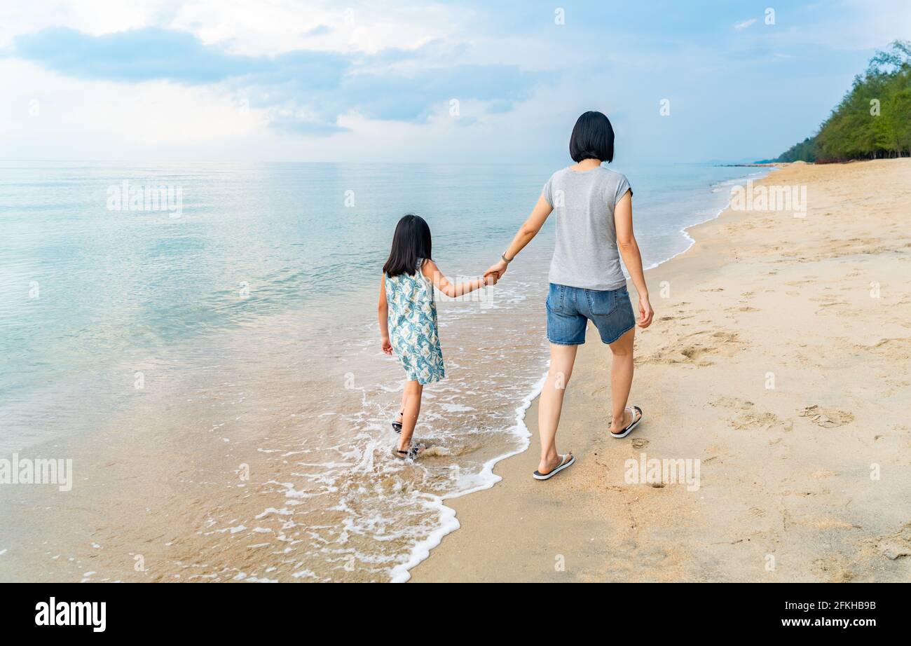 Back view beach sea hi-res stock photography and images - Alamy