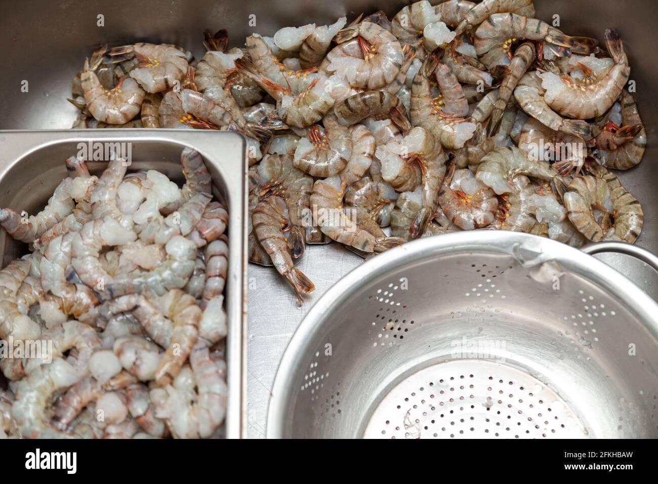 Many peeled raw headless large shrimps without shell Stock Photo - Alamy