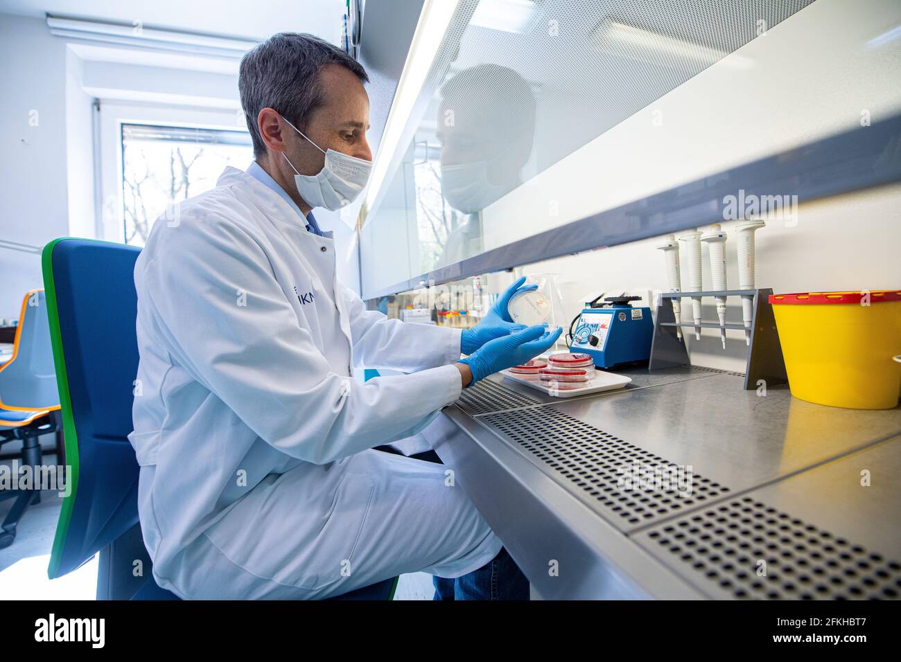 National microbiology lab hi-res stock photography and images - Alamy