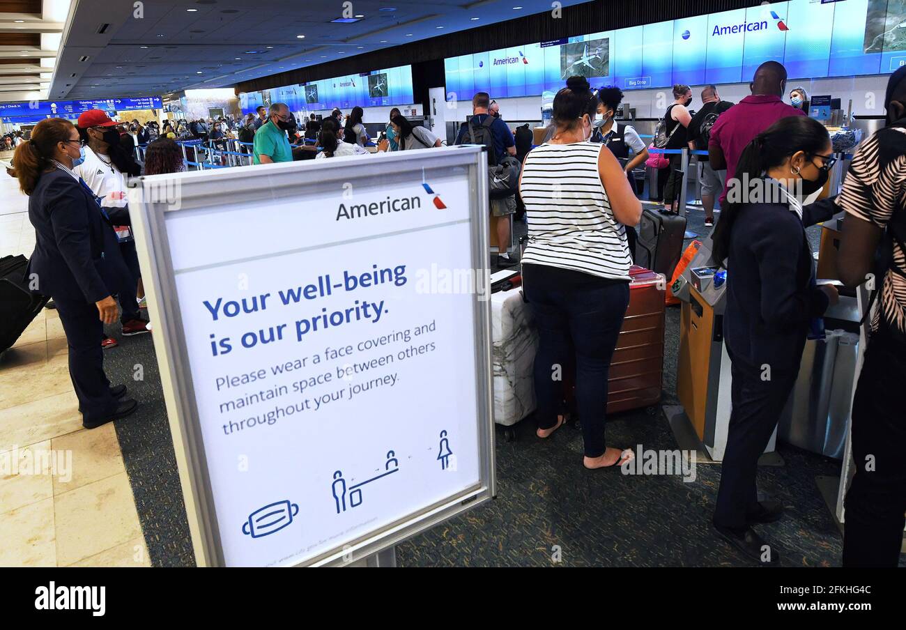 American airlines ticket counter hi-res stock photography and images ...