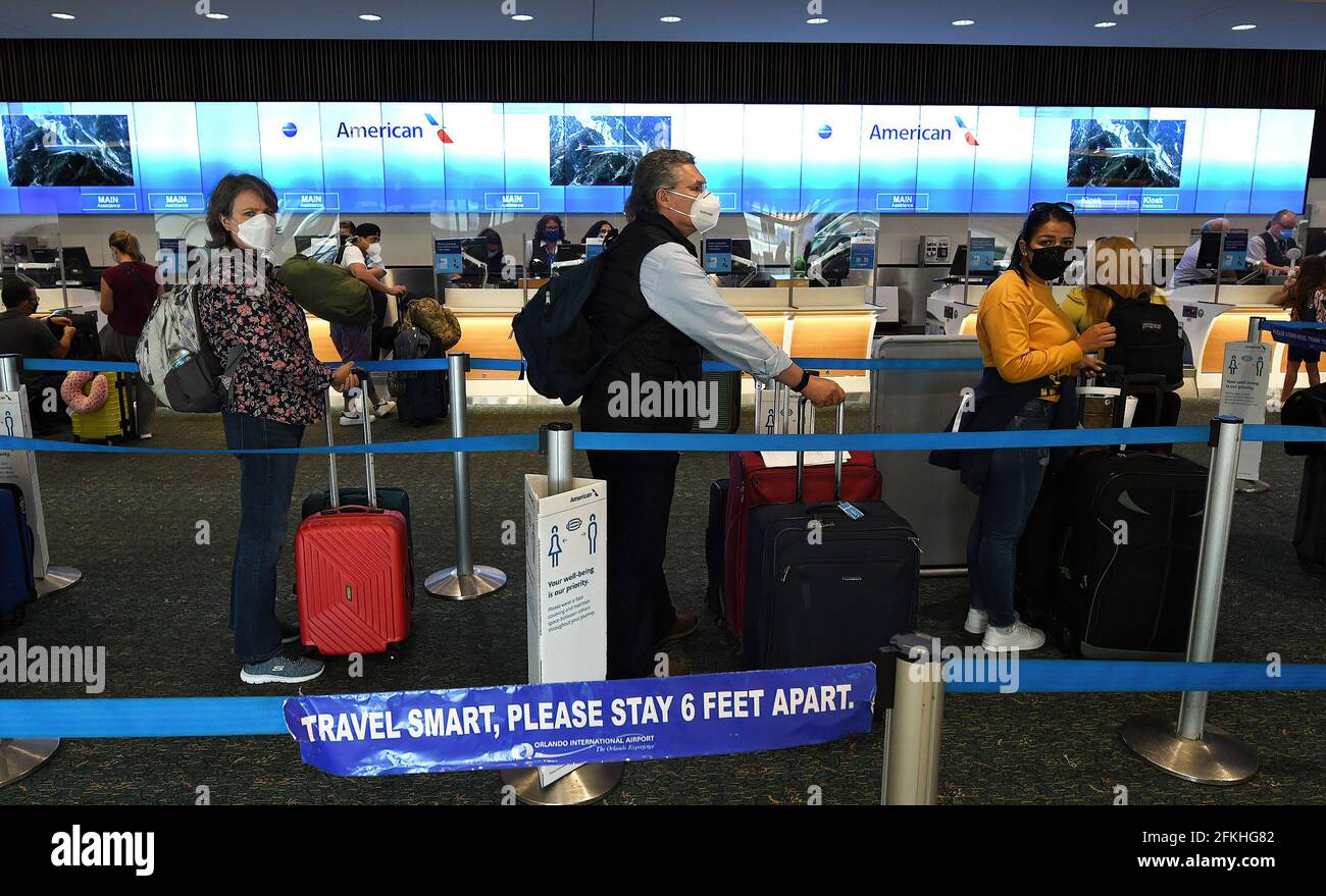 American airlines ticket counter hi-res stock photography and images ...