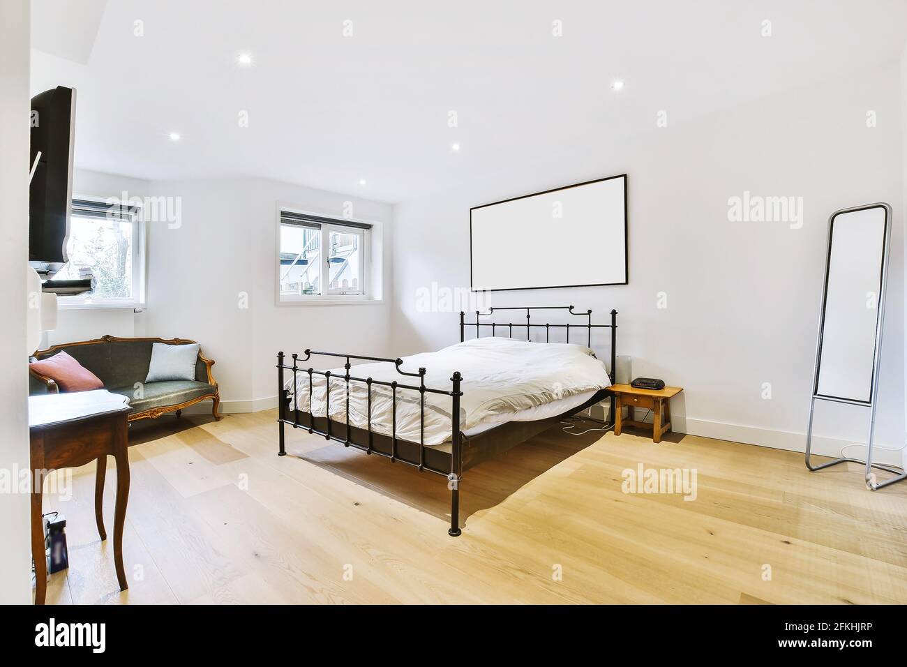 Modern light hi-res stock photography and images - Alamy