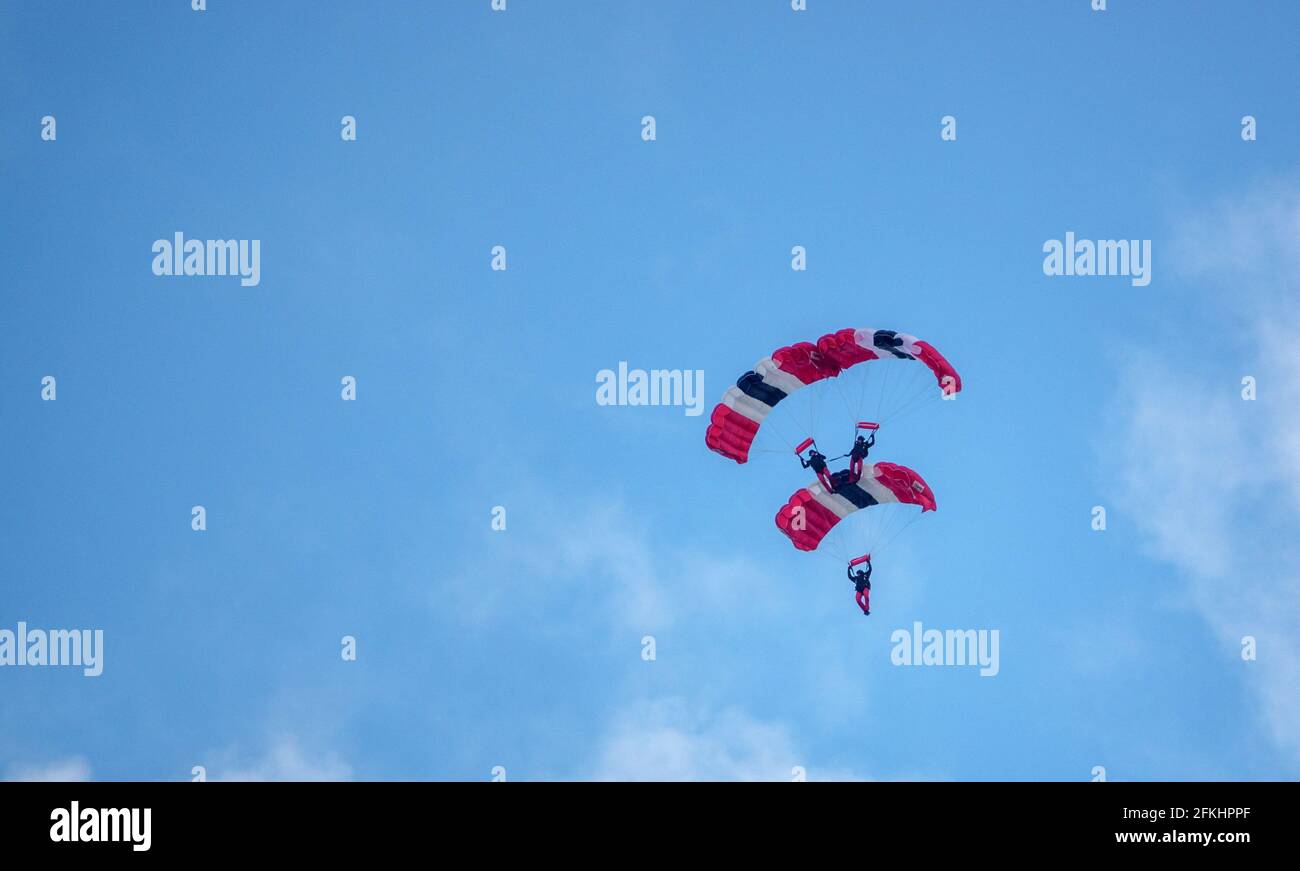 Parachute Regiment Freefall Team members of 'The Red Devils' practise ...