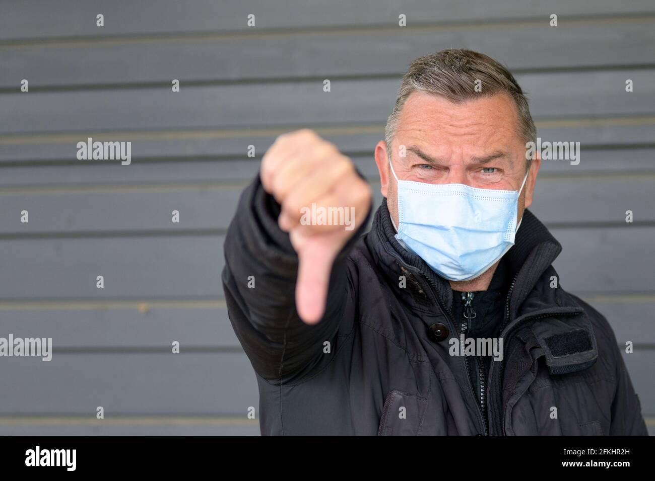 Age restriction symbol hi-res stock photography and images - Alamy