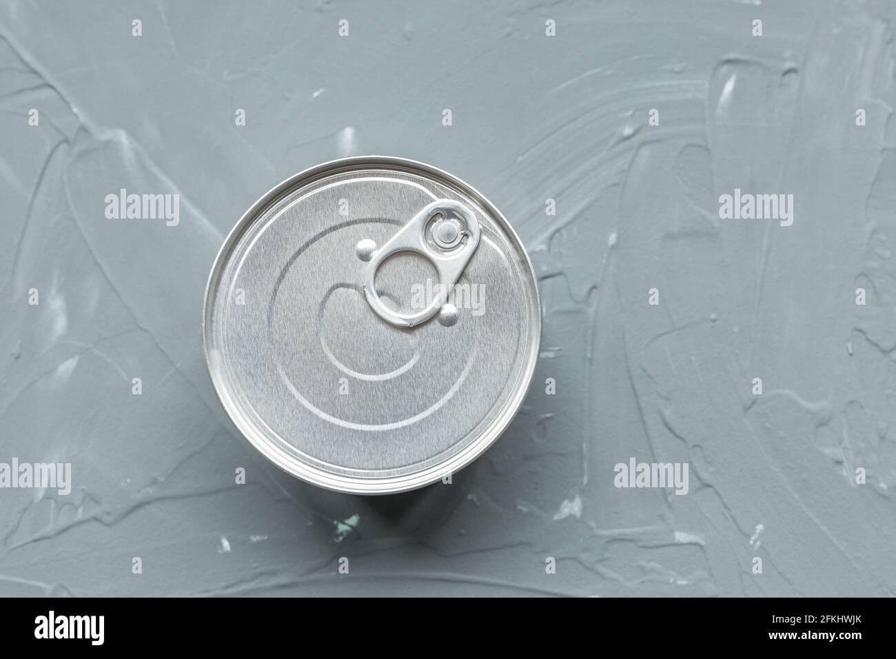 Tin cans no label hi-res stock photography and images - Alamy