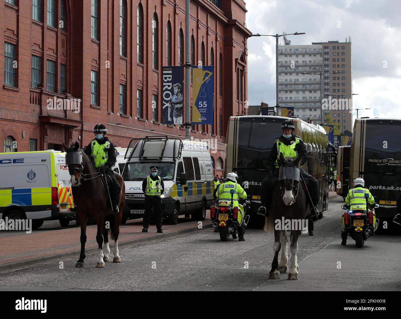 Police cordon surrounds hi-res stock photography and images - Alamy