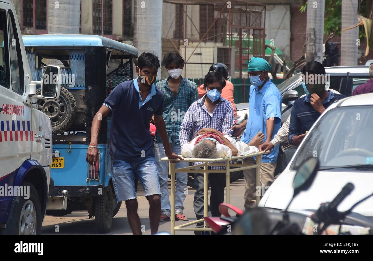 Prayagraj, Uttar Pradesh, India. 2nd May, 2021. Prayagraj: Family ...