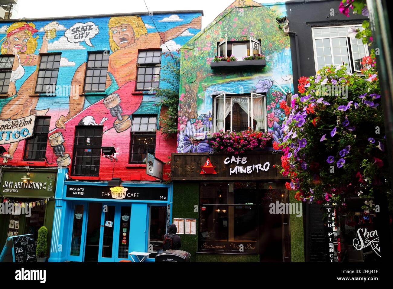 Beautiful, colourful house facades in Dublin near the famous Temple Bar ...