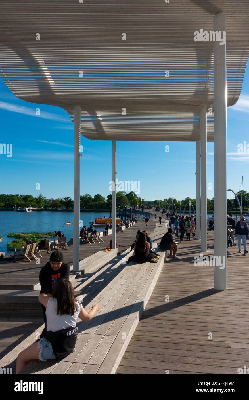 Dining out people hi-res stock photography and images - Alamy