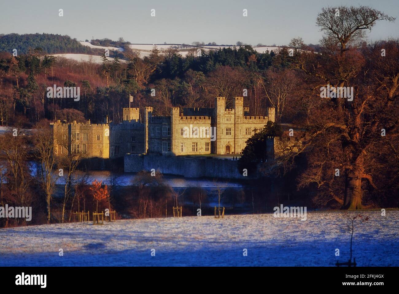Winter landscape of Leeds Castle in the snow, Kent, England, UK Stock ...