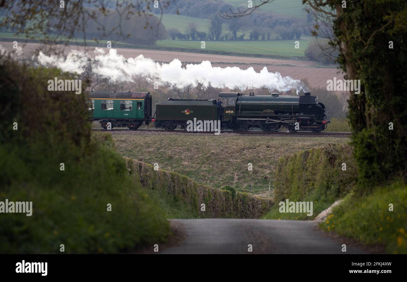 The SR V Schools class steam locomotive Cheltenham makes it's way along ...