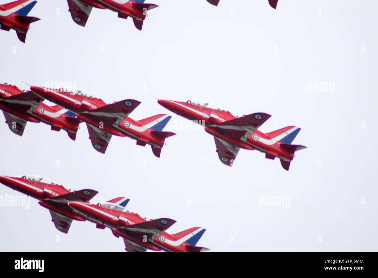 Red Arrows display team close up flight flying wing wings teams ...