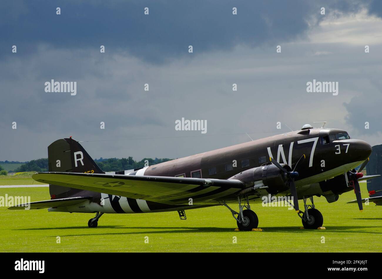 Douglas 47 skytrain ww hi-res stock photography and images - Alamy