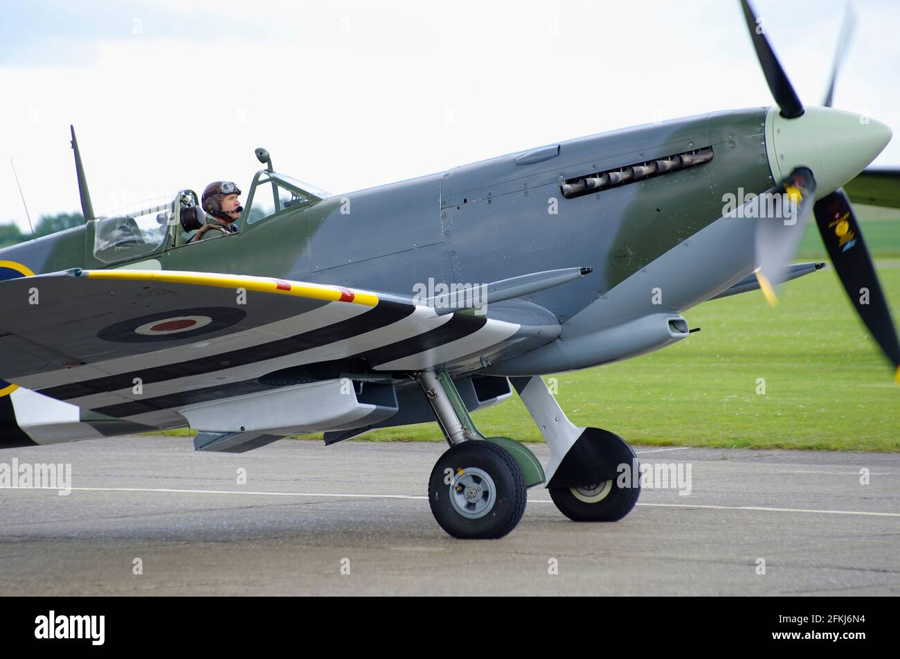 Supermarine Spitfire IX MH434, ZD-B, G-ASJV Stock Photo - Alamy