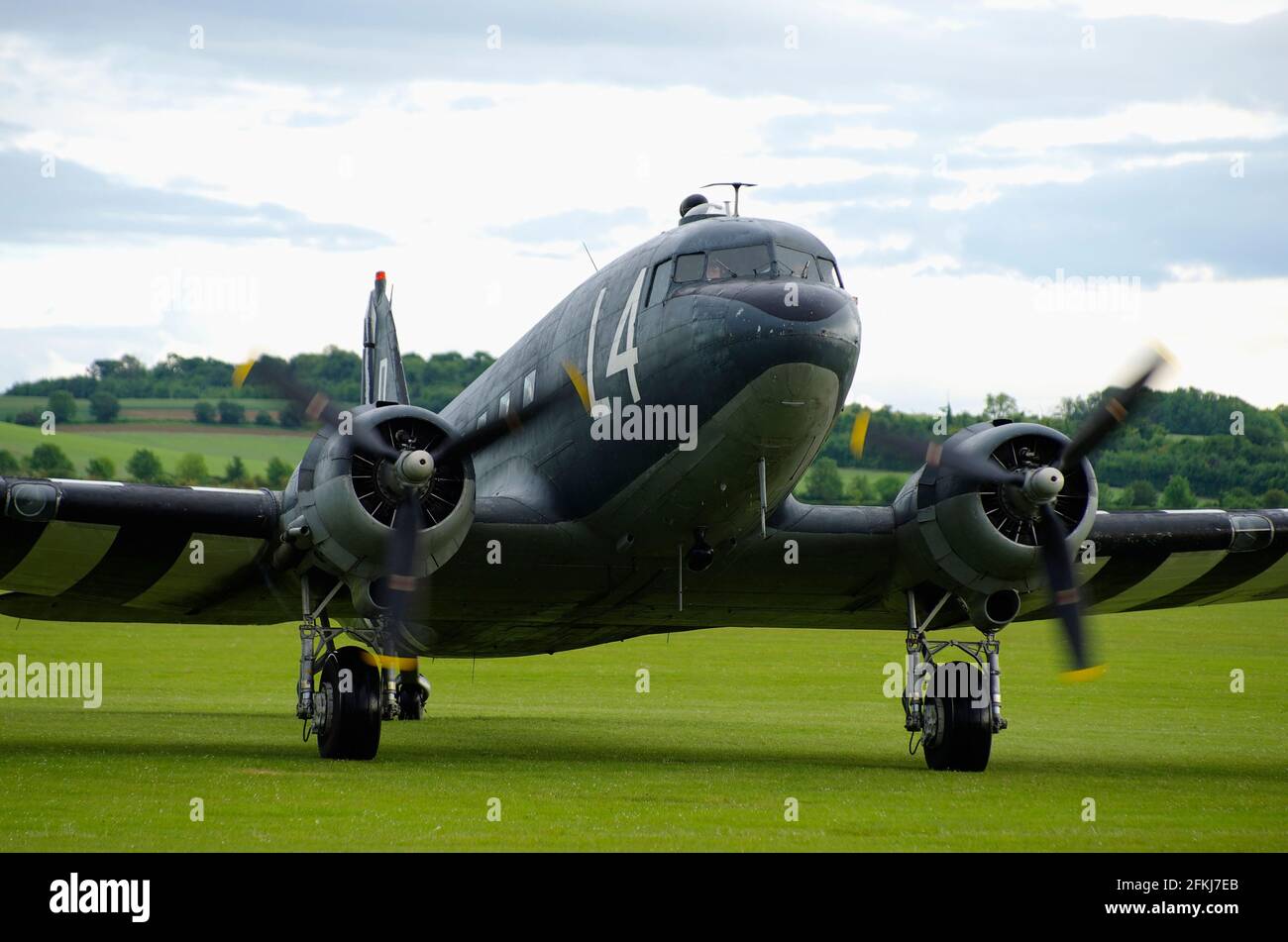 Douglas 47 skytrain ww hi-res stock photography and images - Alamy