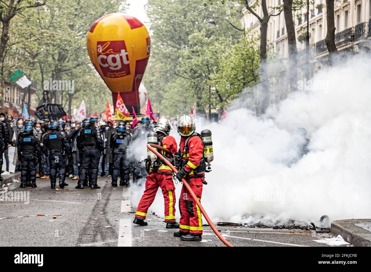 Paris, France. 1st May, 2021. Paris May Day protest brings together the ...
