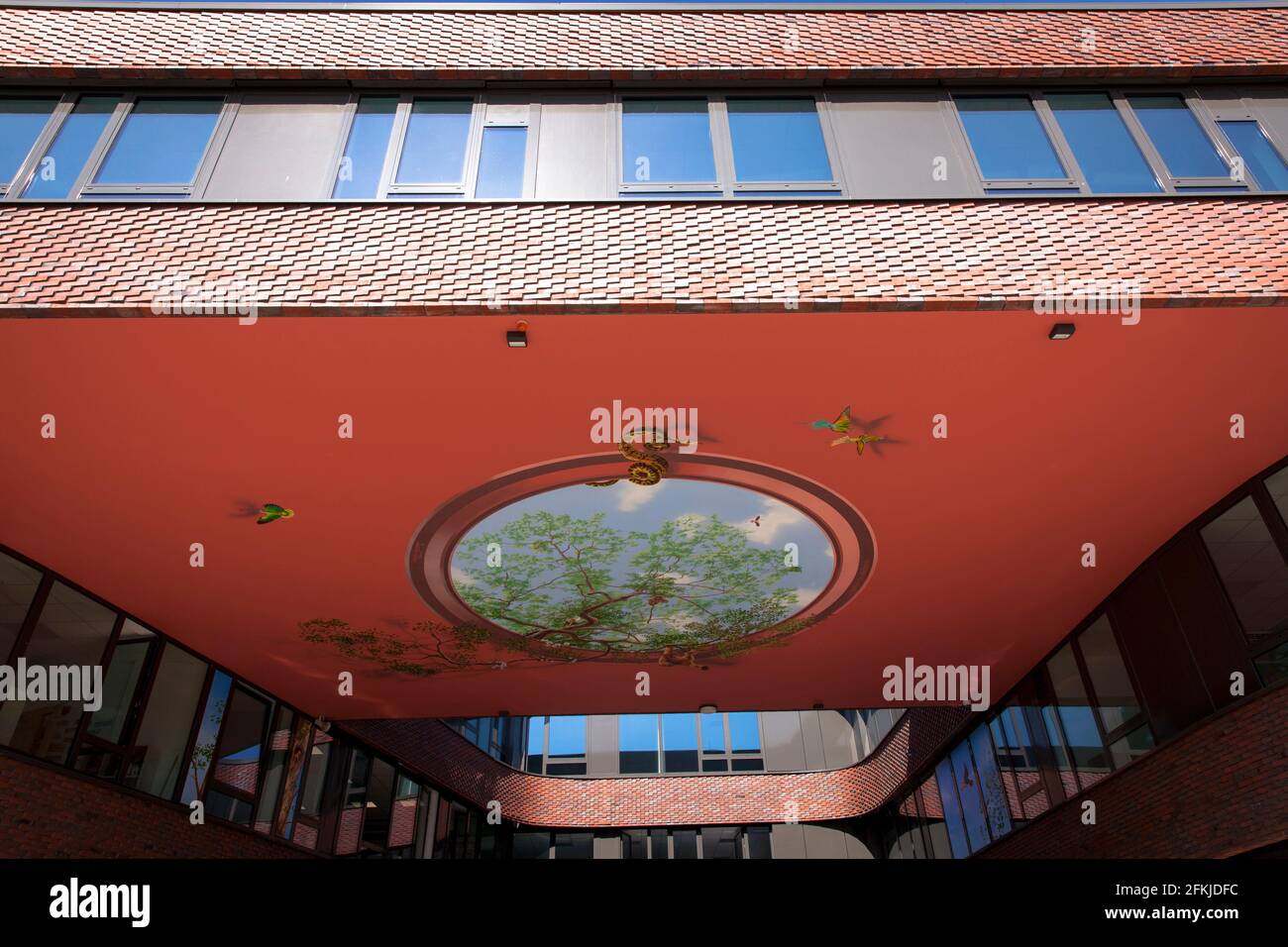 the multifunctional Snake building in the Triotop business- and ...