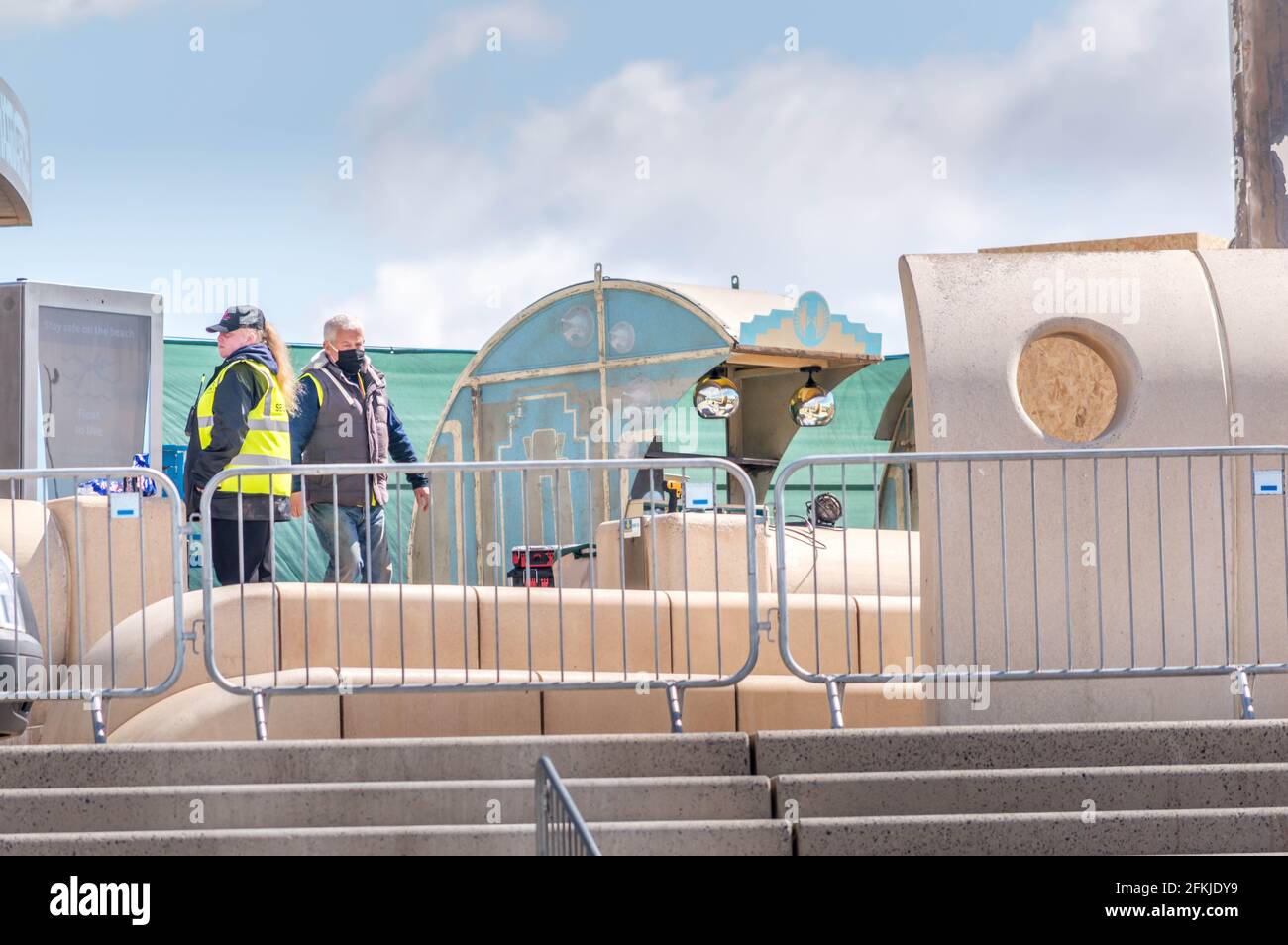 Disney channel building hi-res stock photography and images - Alamy