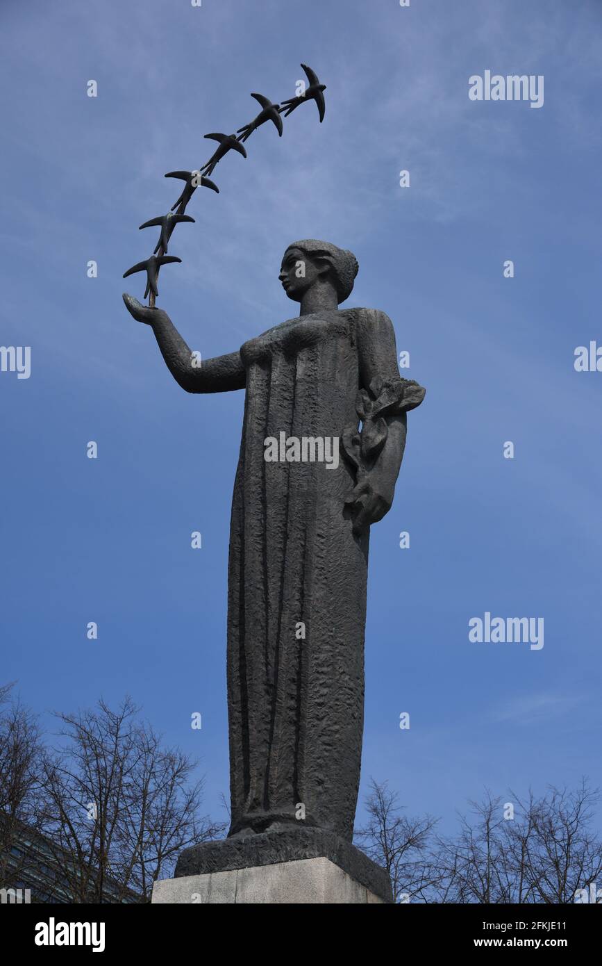 Sculpture vilnius hi-res stock photography and images - Alamy
