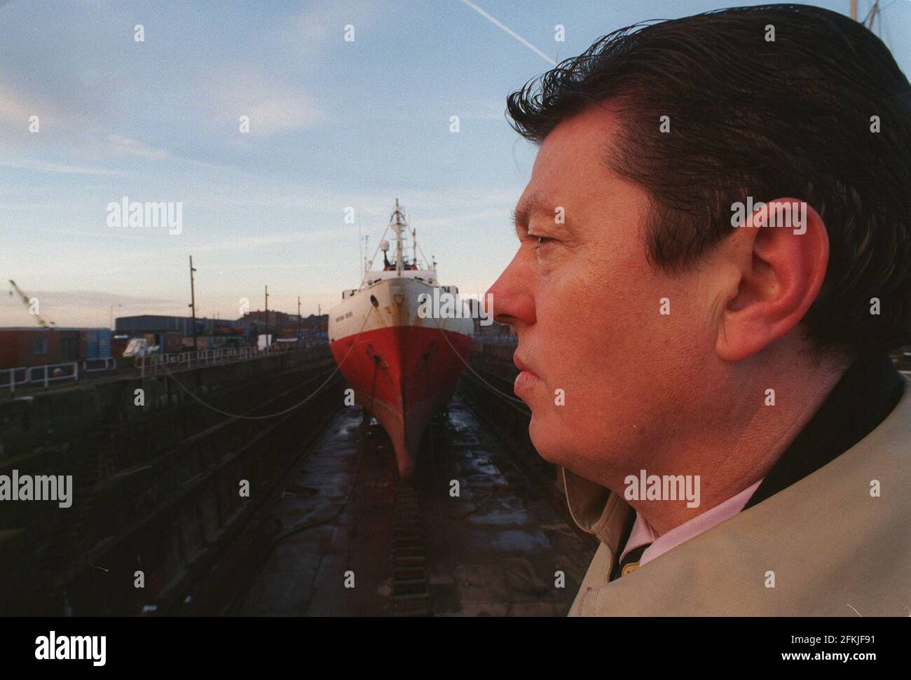 Alan Johnson MP backed the families of the crew members of sunken ...