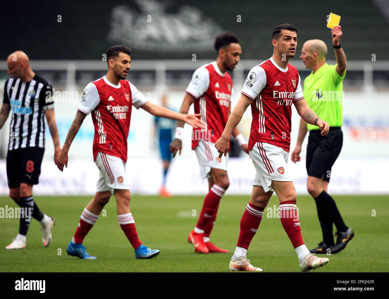 Mike Dean Vs Arsenal