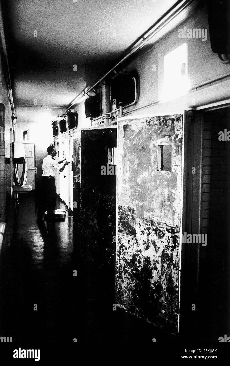 Gaoler serving lunch Bow St police station Dbase Stock Photo - Alamy