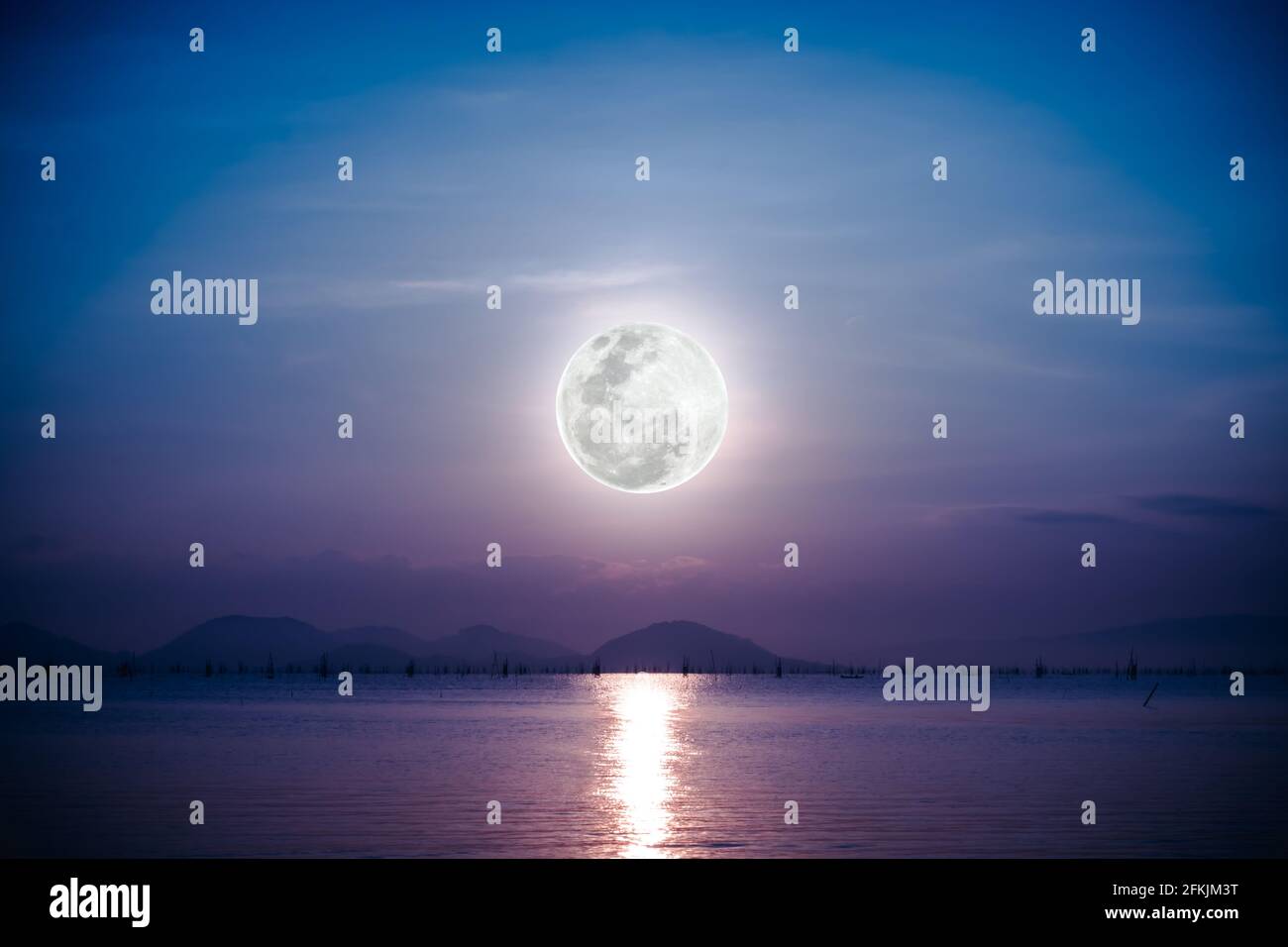 Fantastic view of the sea. Romantic scenic with full moon on sea to ...