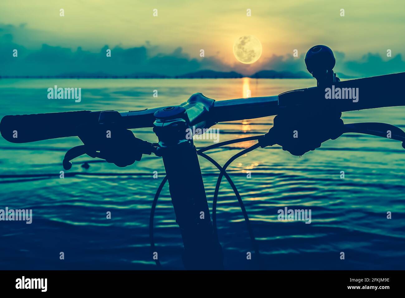 Moon bike silhouette hi-res stock photography and images - Alamy