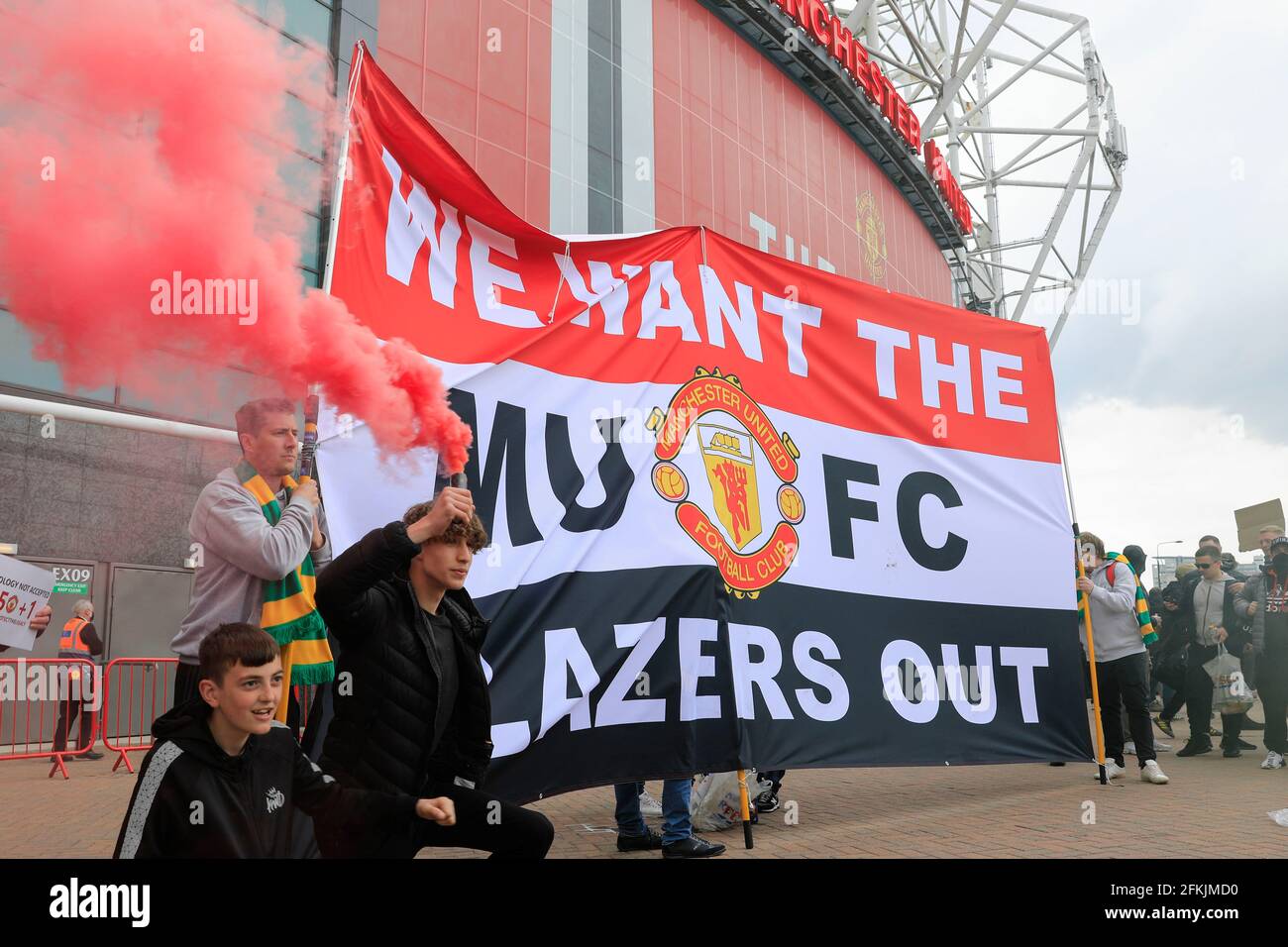 Manchester United fans protest outside Old Trafford Stock Photo - Alamy