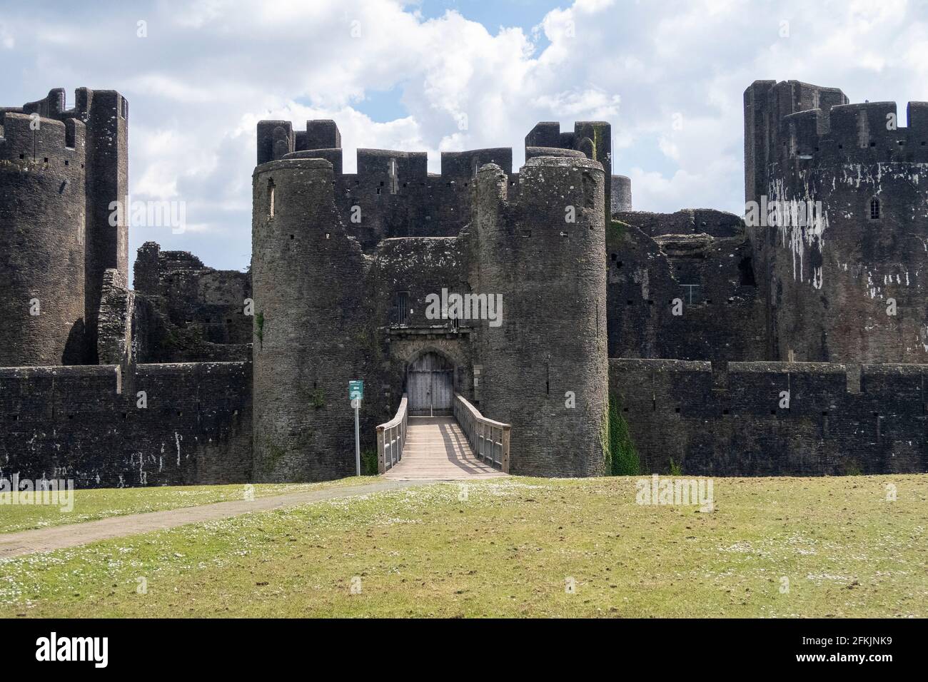 Second largest castle in britain hi-res stock photography and images ...