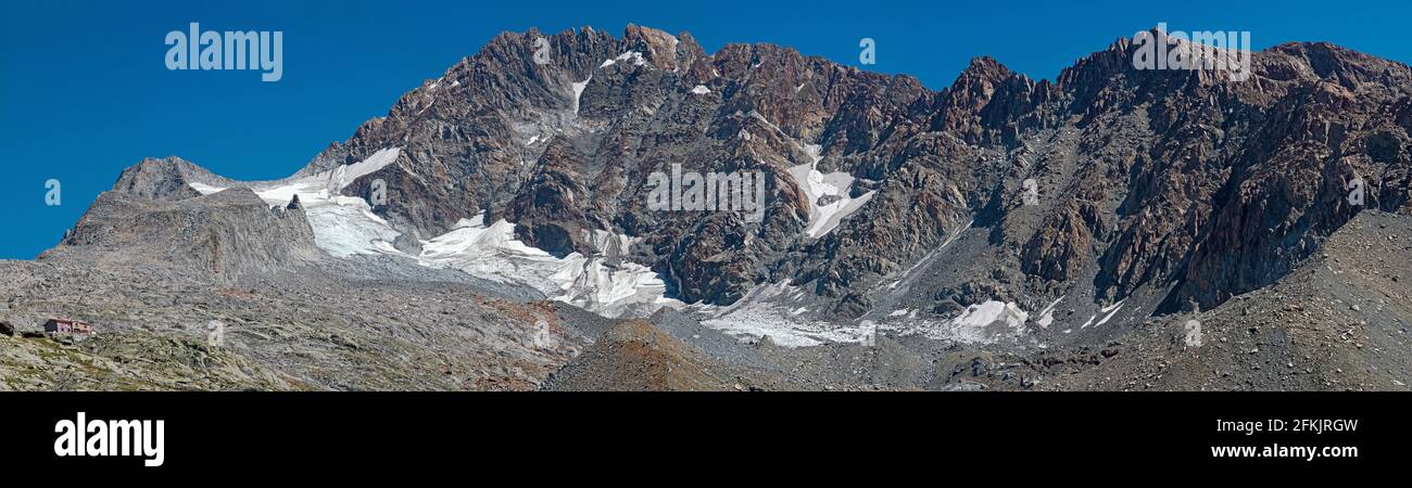 Panoramic view of Mount Disgrazia and the Ponti mountain refuge Stock ...