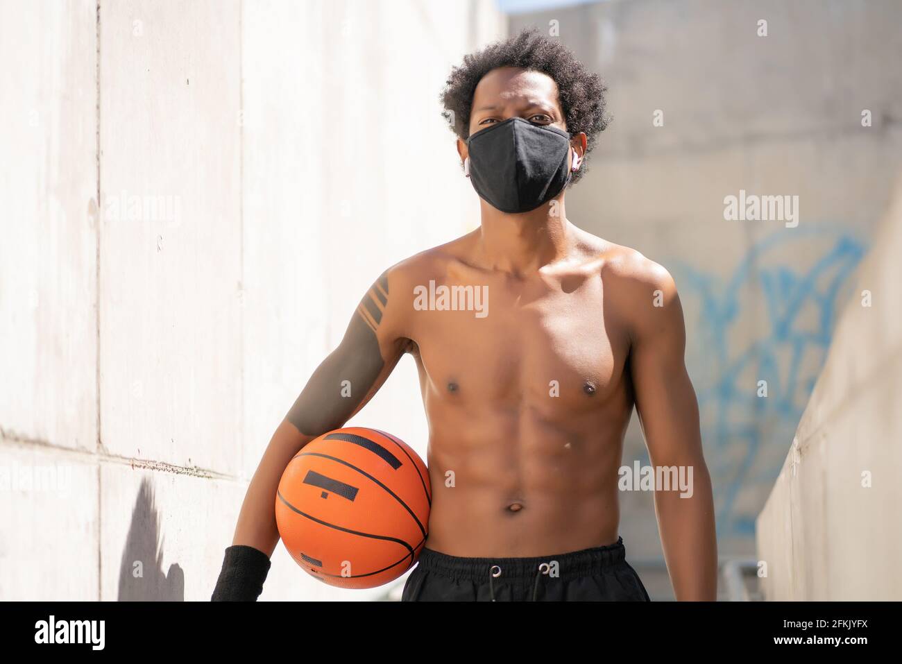 Basketball face hi-res stock photography and images - Alamy