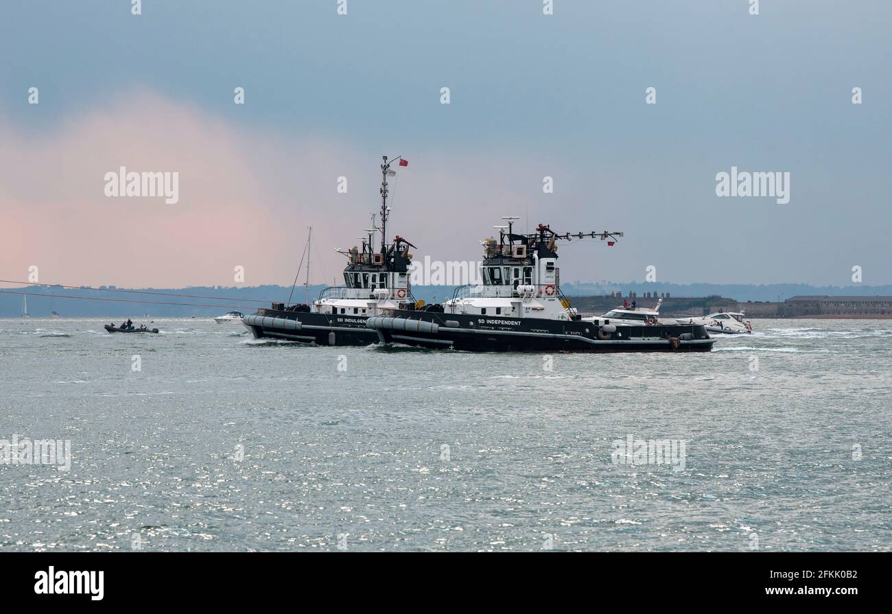 Working tugboats hi-res stock photography and images - Alamy