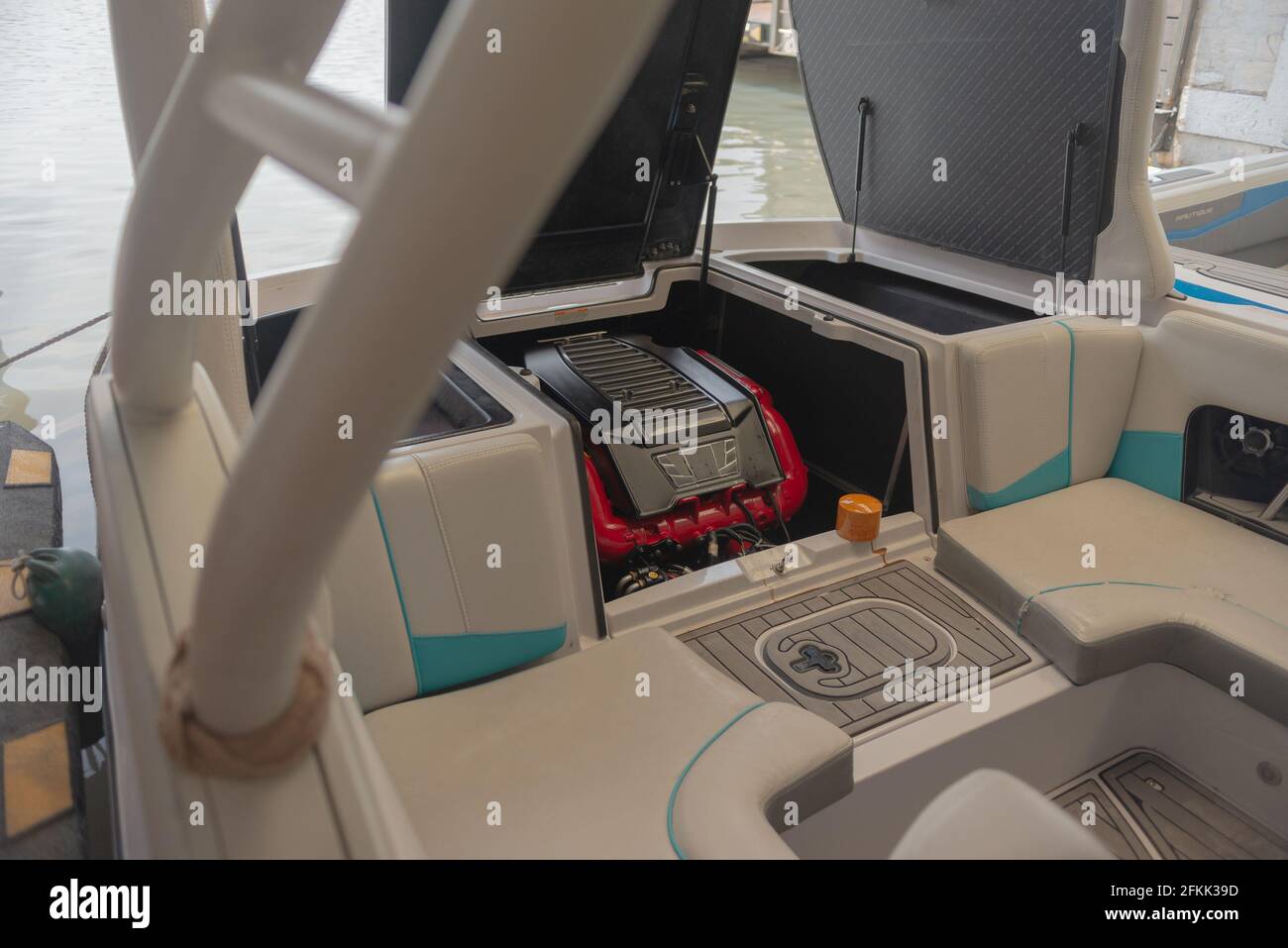 Breakdown boat hi-res stock photography and images - Alamy