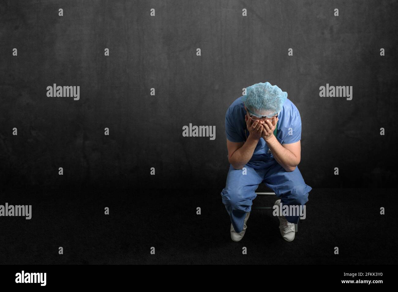 Sad doctor hi-res stock photography and images - Alamy