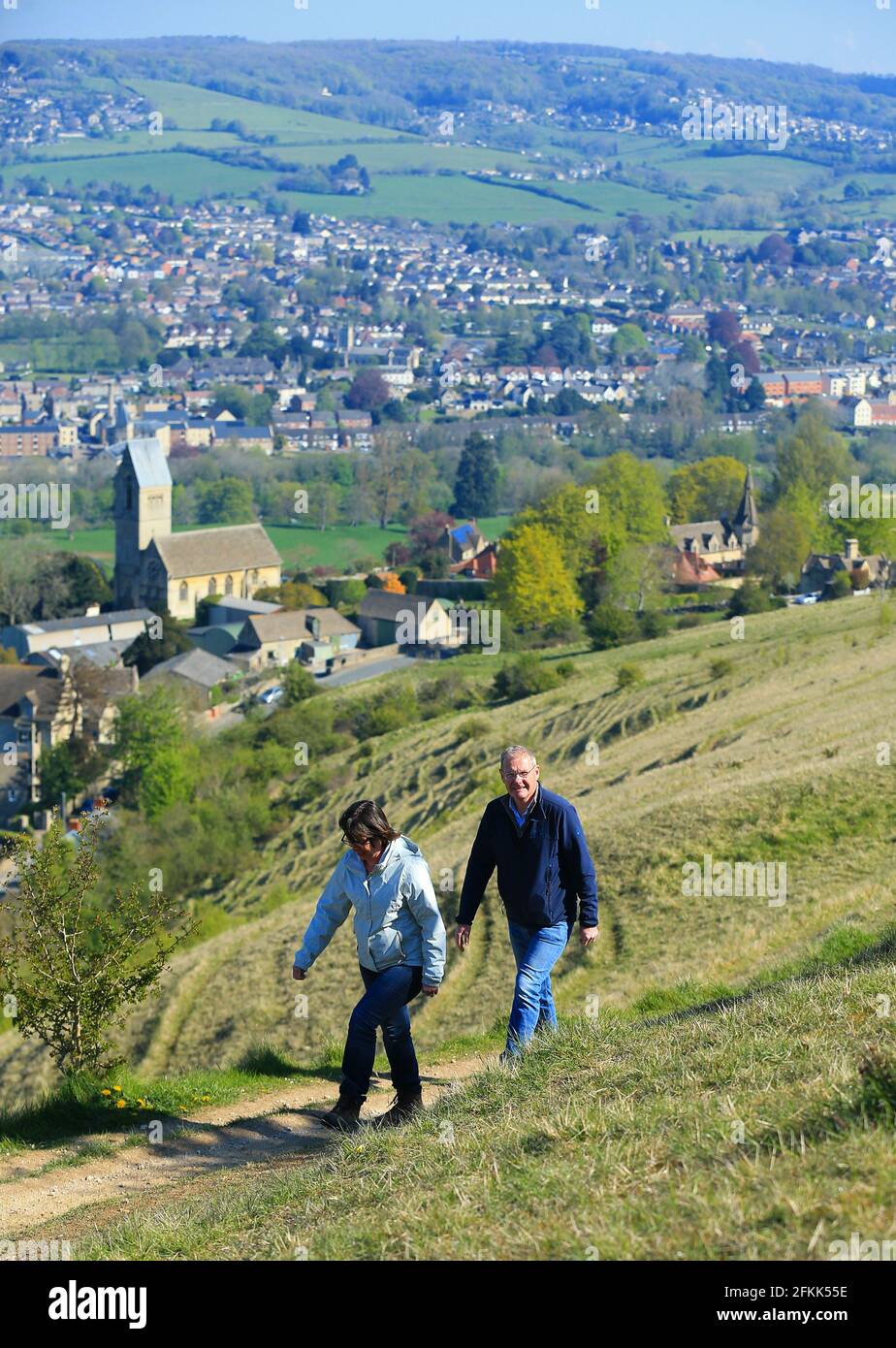 A glorious sunny morning in Stroud. People enjoying the Cotswold Way ...