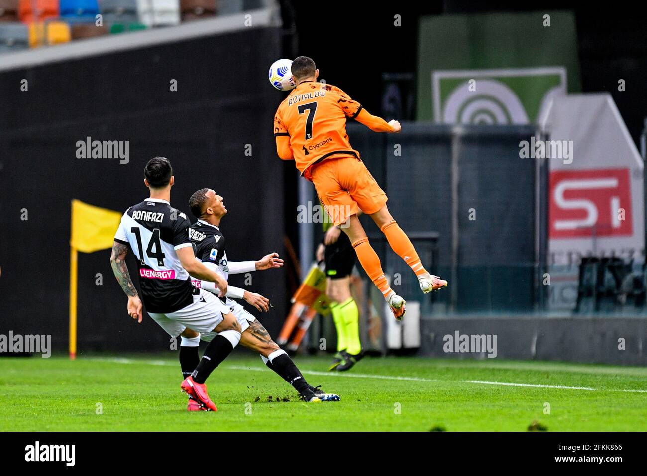 Cristiano ronaldo of juventus header hi-res stock photography and ...