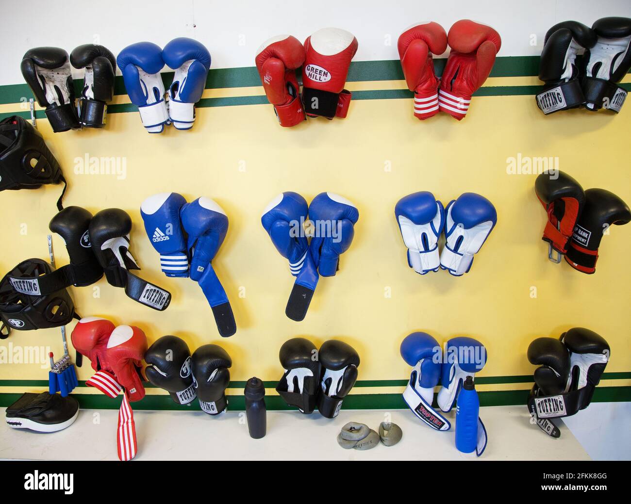 Boxningshandskar hi-res stock photography and images - Alamy