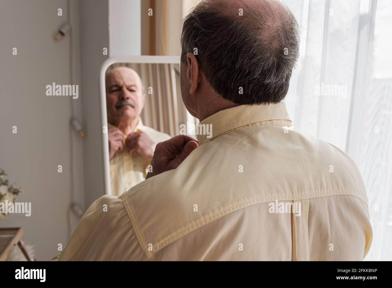 Old man reflection mirror hi-res stock photography and images - Alamy