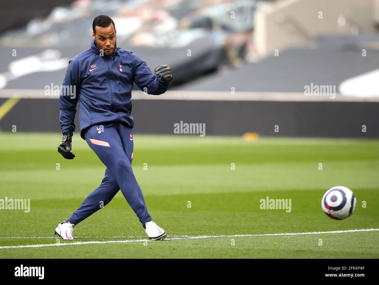 Tottenham hotspur goalkeeper coach hi-res stock photography and images ...