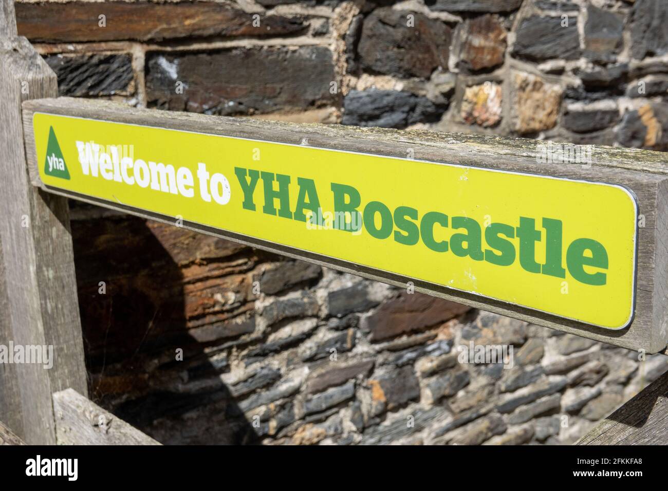 YHA Boscastle sign on gate, Boscastle, Cornwall, uk Stock Photo - Alamy