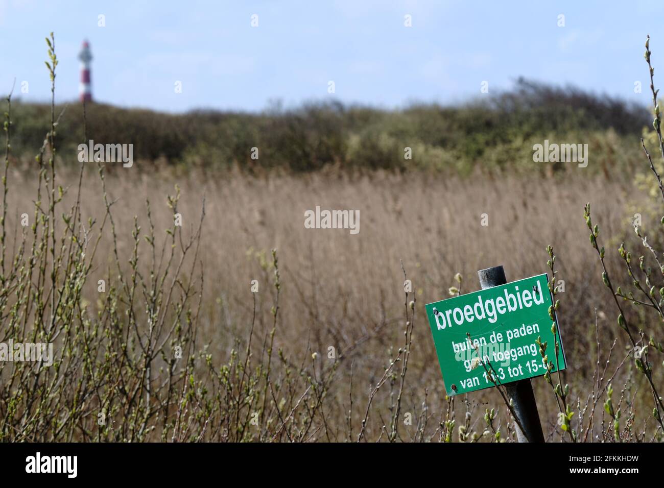 Ameland 2021, Warning sign with Dutch text:breeding area, no access ...