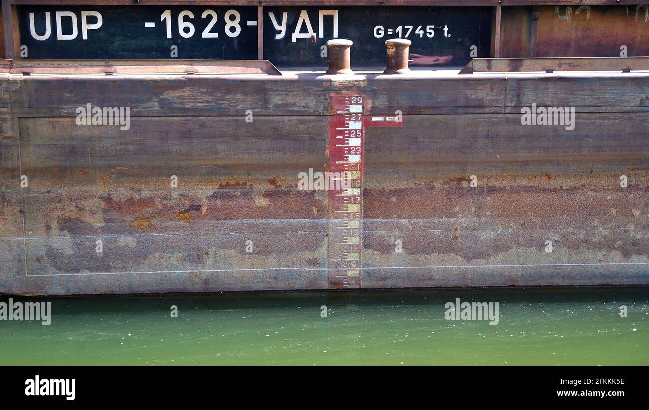 Water level meter on a cargo ship Stock Photo - Alamy