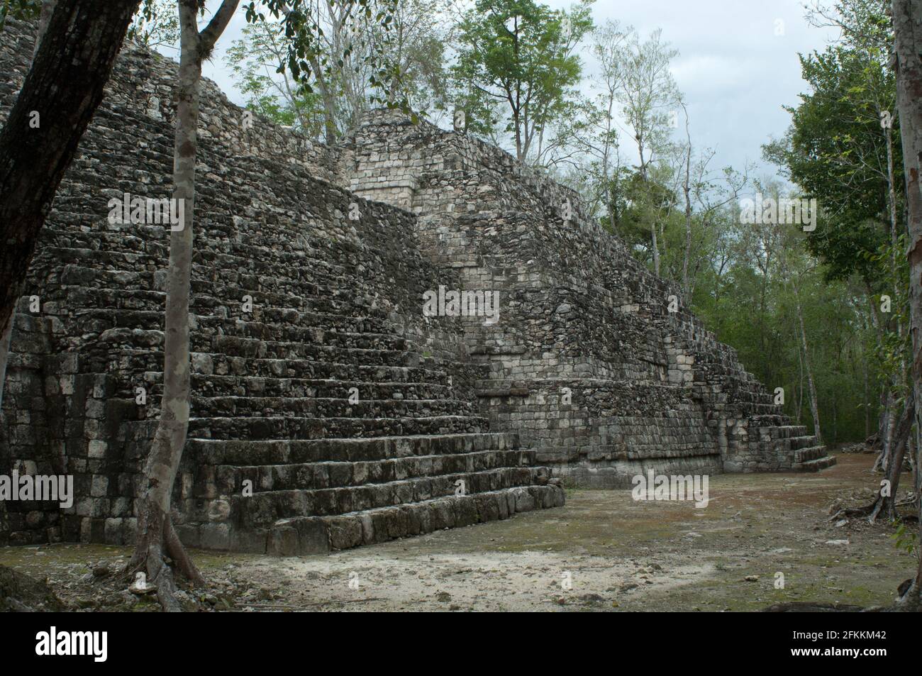 BALAMKU SIGNIFICA EN MAYA TEMPLO DEL JAGUAR LA ZONA ARQUEOLOGICA DE ...